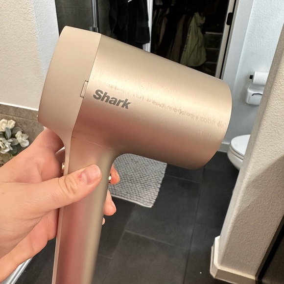 Shark | Accessories | Shark Hyper Air Hair Dryer With 3 Attachments ...